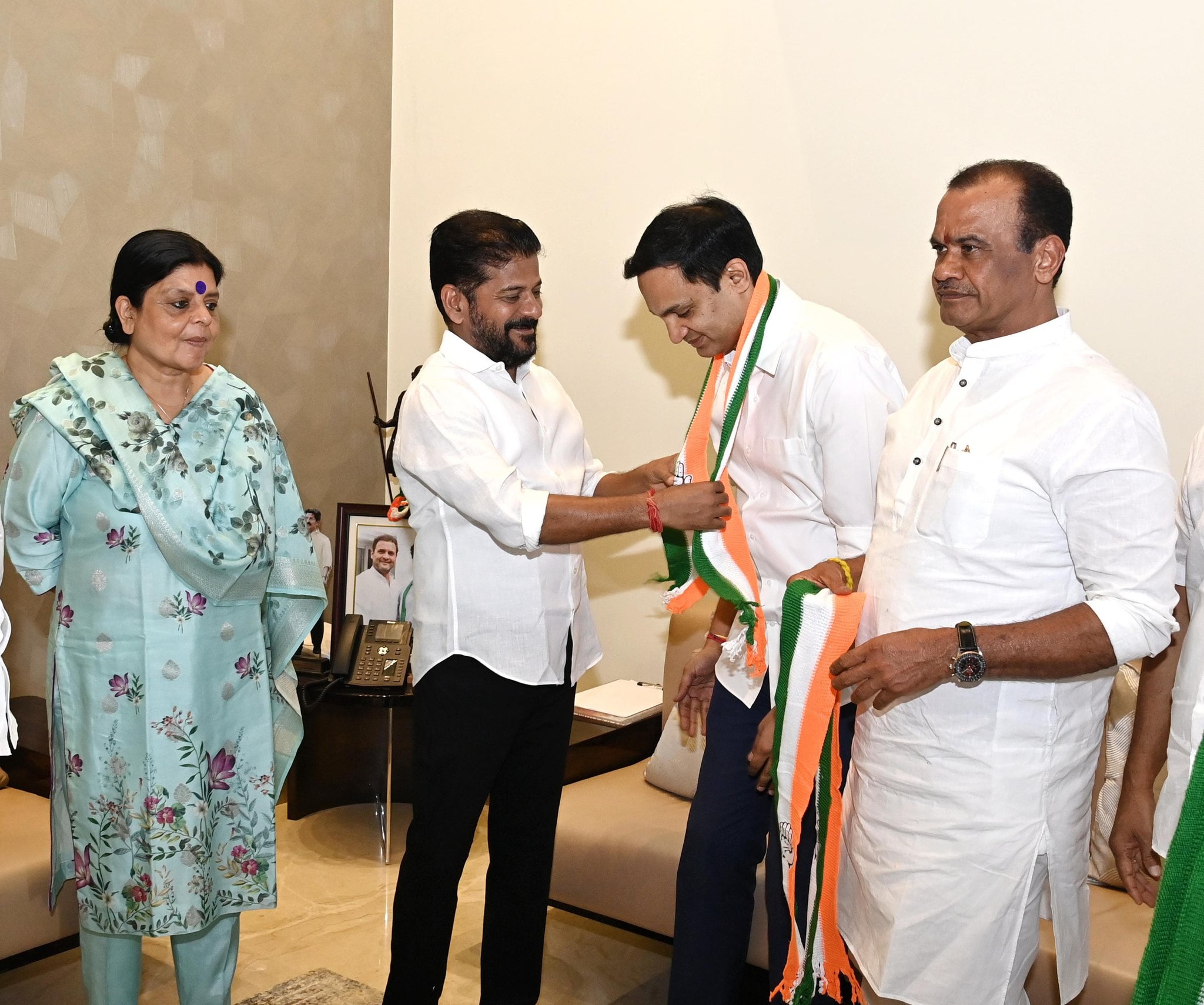 కారుకు గుత్తానే పంక్చర్ చేస్తున్నారా ? | Is Council Chairman Gutha ...