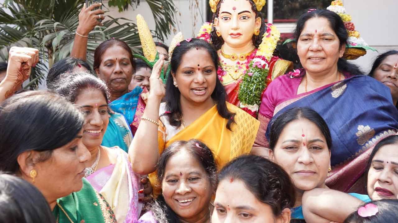 ‘మహిళలను ఎలా కోటీశ్వరులను చేస్తారో చెప్పండి.. సీఎం సారూ’ | How Telangana Govt Planning To Make ...