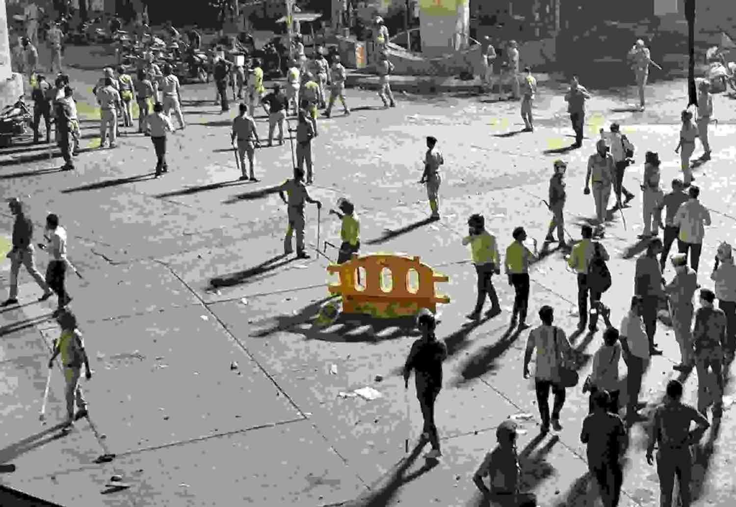 వీహెచ్‌పీ, బజరంగ్ దళ్ నాయకులపై కేసులు | Nagpur violence: FIR against VHP, Bajrang Dal leaders