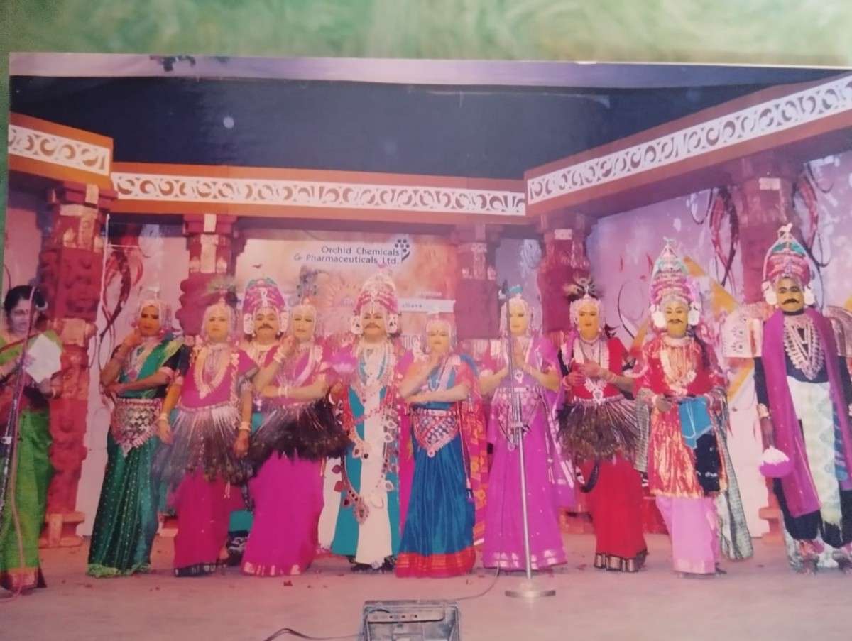 రాత్రుళ్ళు రాజులు..పగలు బిచ్చగాళ్లు: చిందుకళాకారులు | Royalty by Night ...